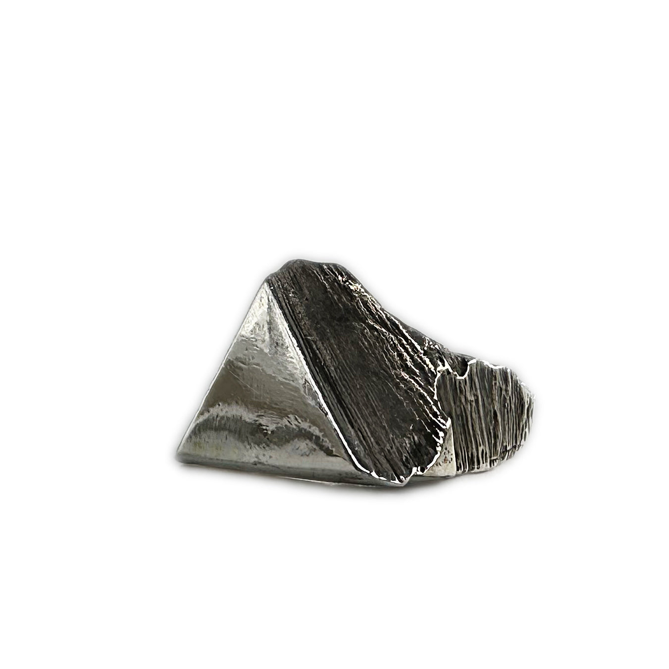 TRIANGLE RING – Lucentement